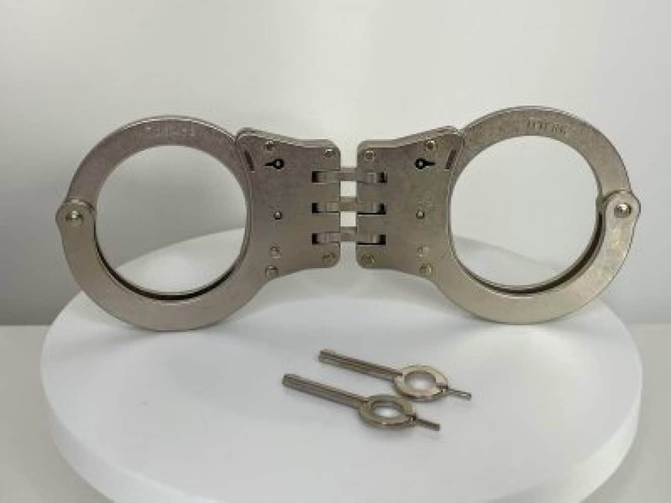 10 Best police handcuffs for law enforcement professionals for 2023
